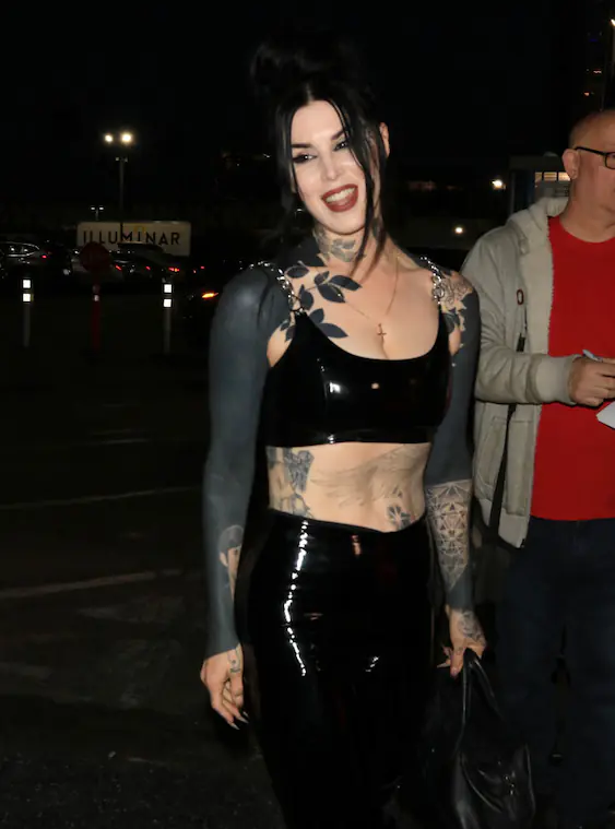 Kat Von D shares tattoo update after covering her body in black ink ...