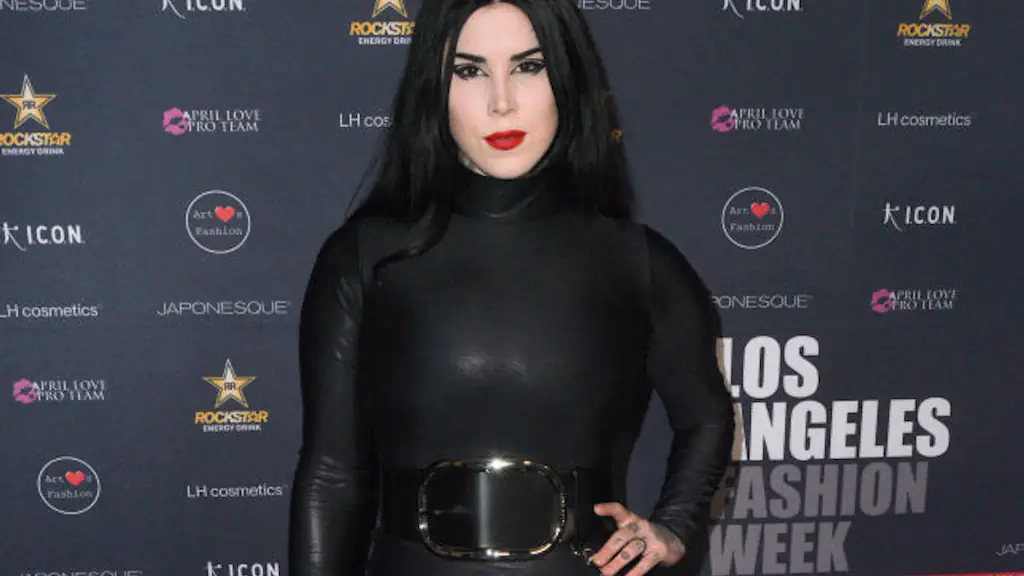 Kat Von D shares tattoo update after covering her body in black ink ...
