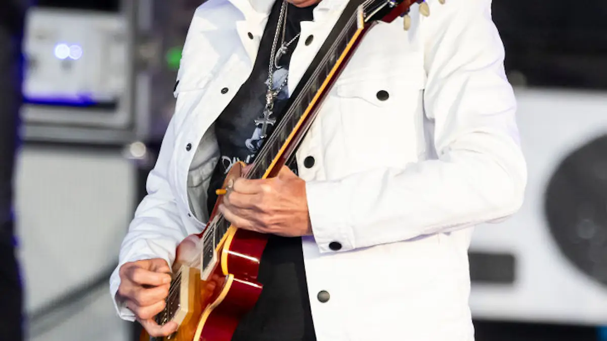 Scary moment Eagles legend Don Felder suffers medical emergency onstage ...
