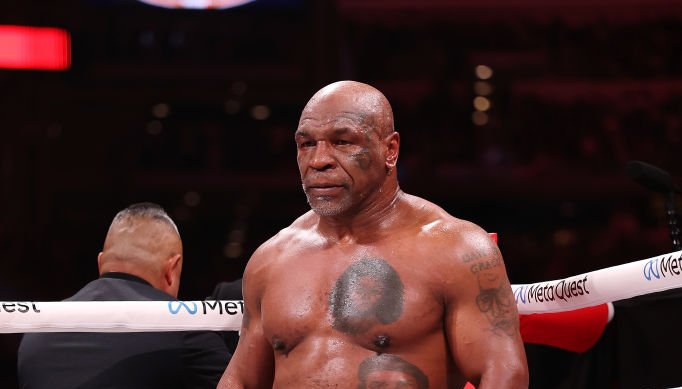 Mike Tyson's Butt Becomes Unexpected Star Of The Night