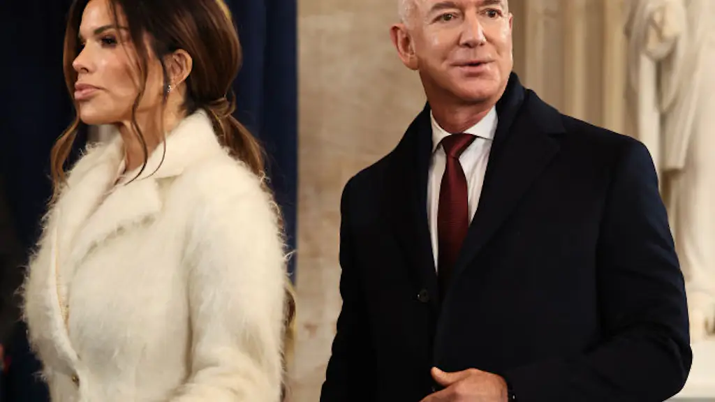 People stunned after Jeff Bezos and fiancée Lauren Sanchez described ...