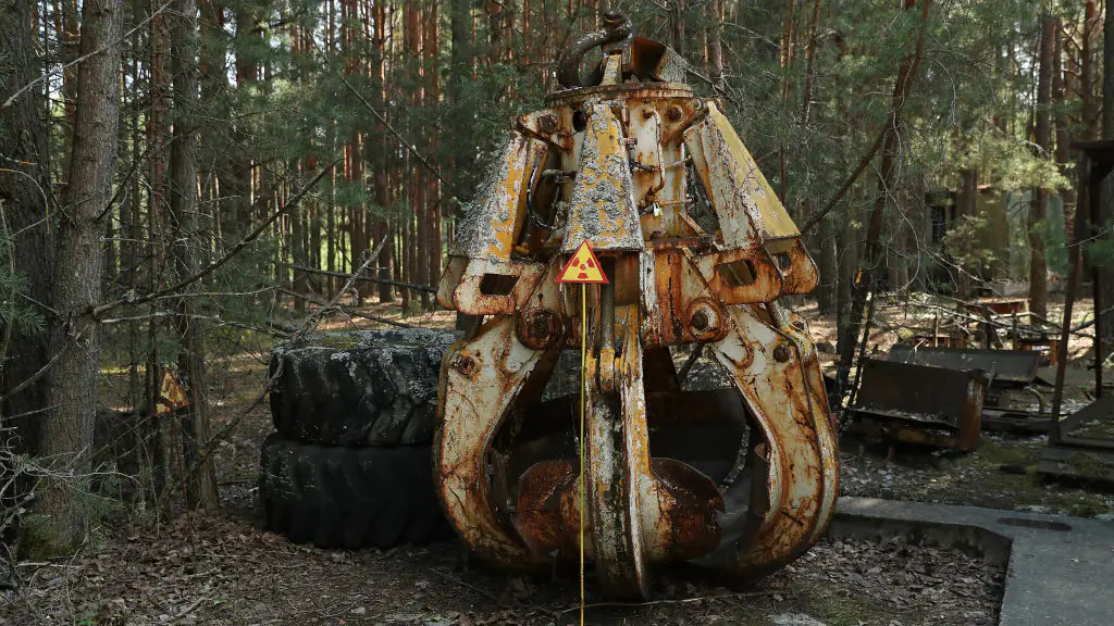 Harrowing truth behind photo of two women sitting on 'Chernobyl’s most ...