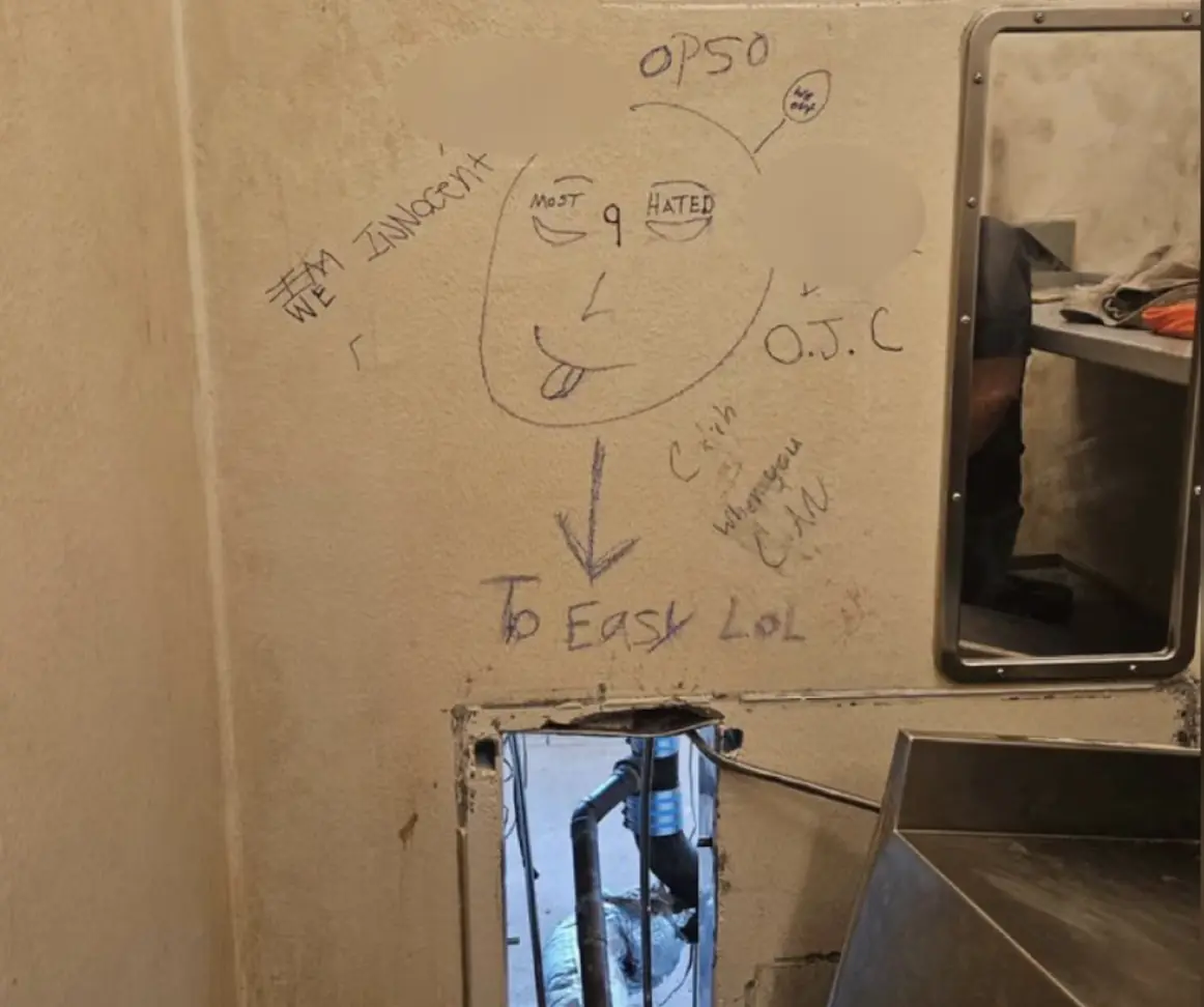 Police share photos of how inmate Derrick Groves escaped prison after ...