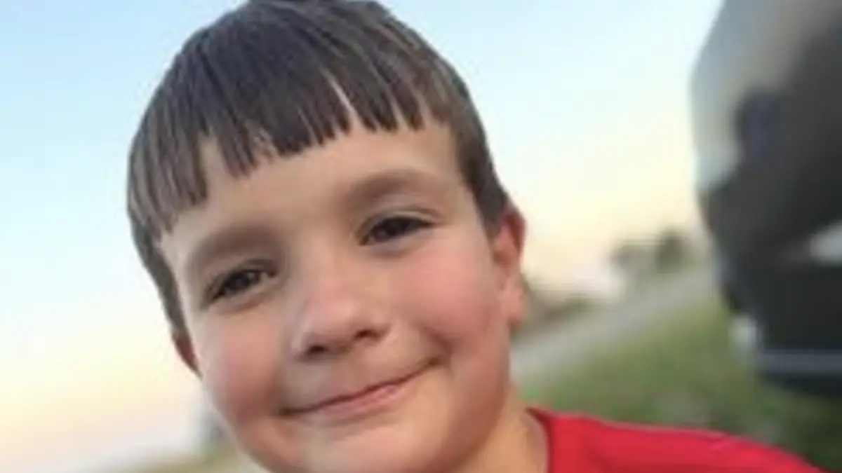 8-year-old boy hailed as 'bravest boy in America' dies after trying to ...