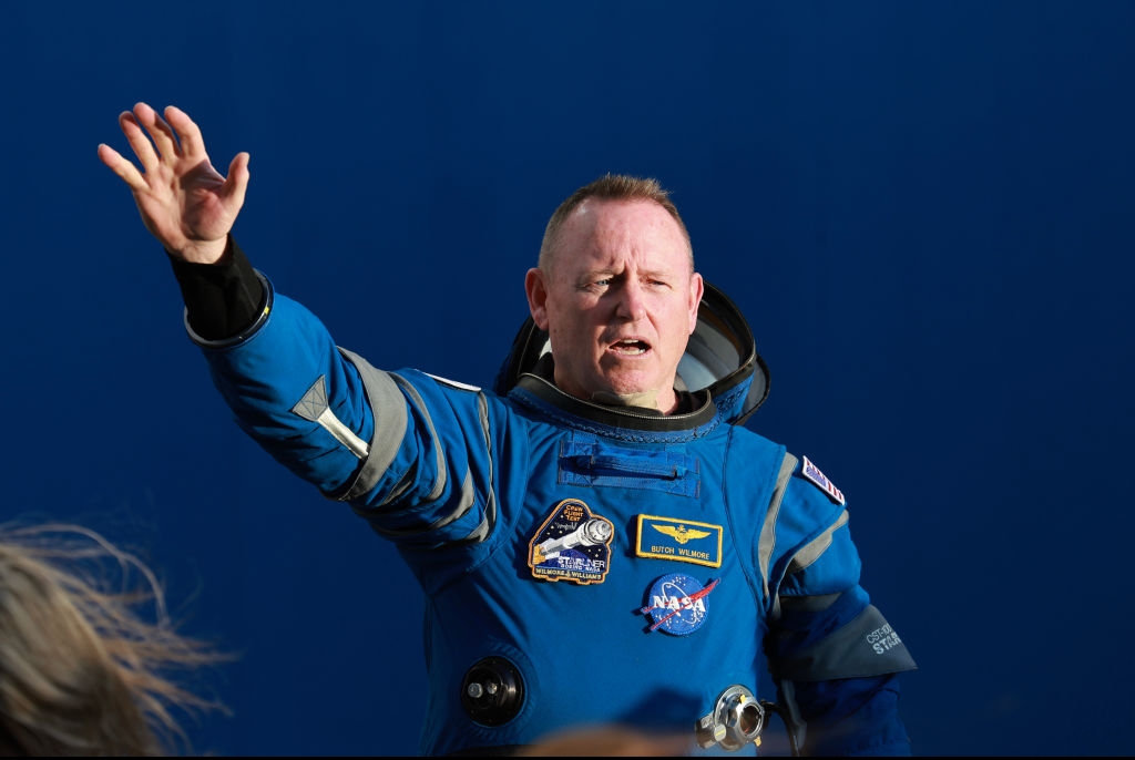 Elon Musk explodes at famed astronaut after being called a liar Elon Musk explodes at famed astronaut after being called a liar