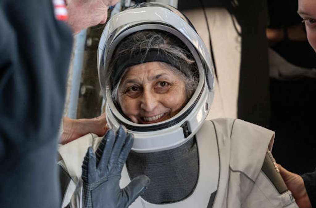 Former astronaut reveals the surprising amount stranded NASA astronauts ...