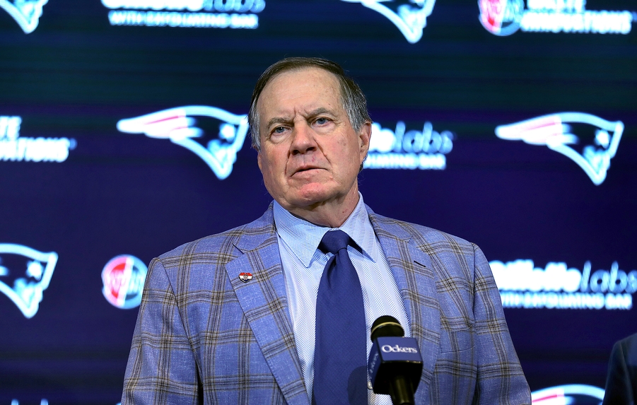 Bill Belichick 72 Is Reportedly Dating 24 Year Old Former Cheerleader