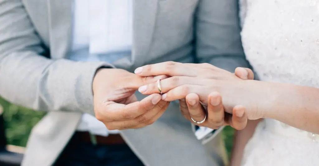 New Details Emerge About Conjoined Twin Abby Hensel's Marriage In ...